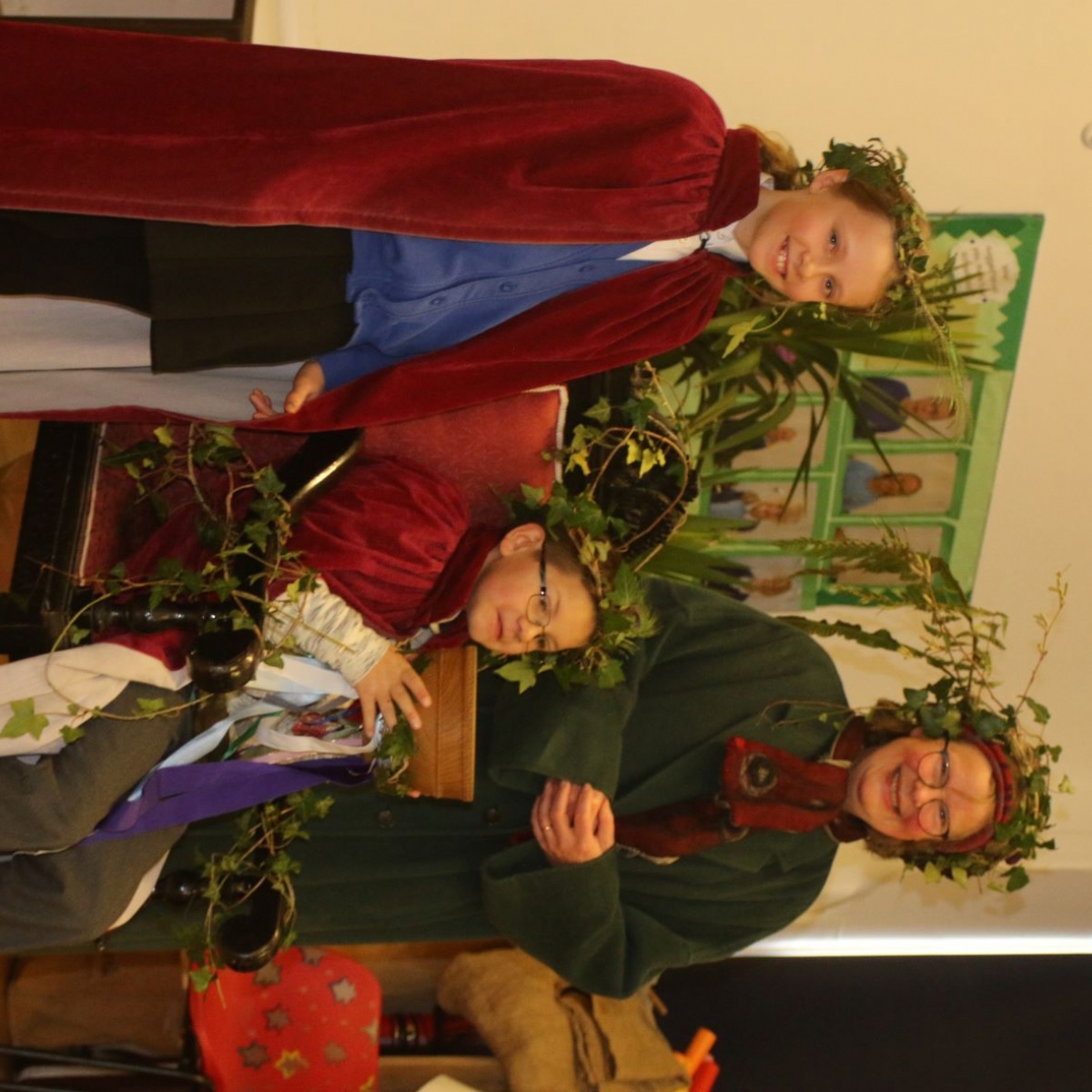 Modbury Primary School - Wassail King and Queen crowning